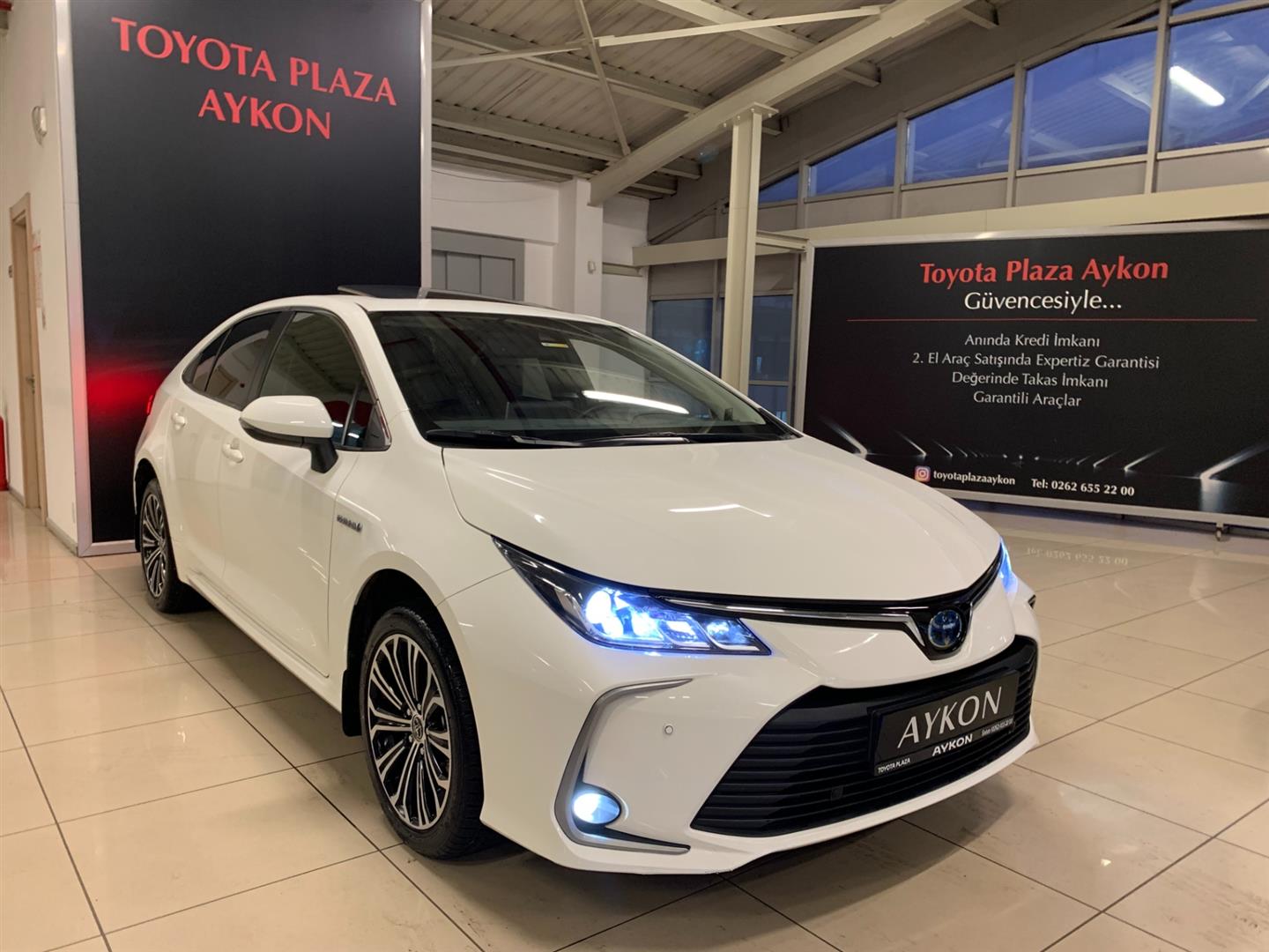 TOYOTA COROLLA / 1.8 HYBRID FLAME X-PACK E-CVT Hybrit