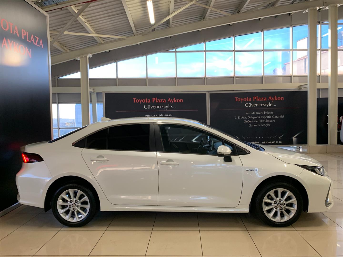 TOYOTA COROLLA / 1.8 HYBRID FLAME E-CVT Hybrit