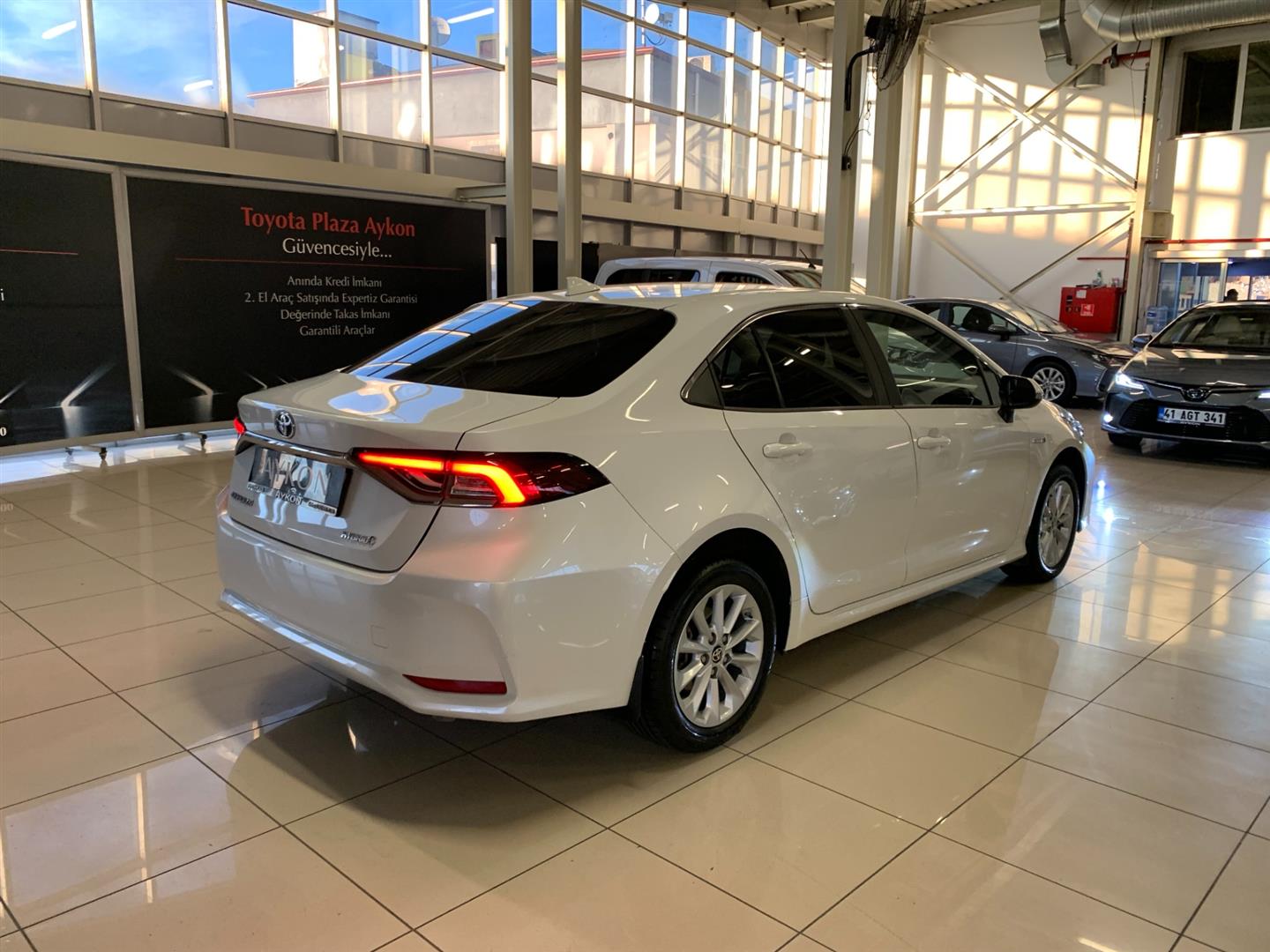 TOYOTA COROLLA / 1.8 HYBRID FLAME E-CVT Hybrit