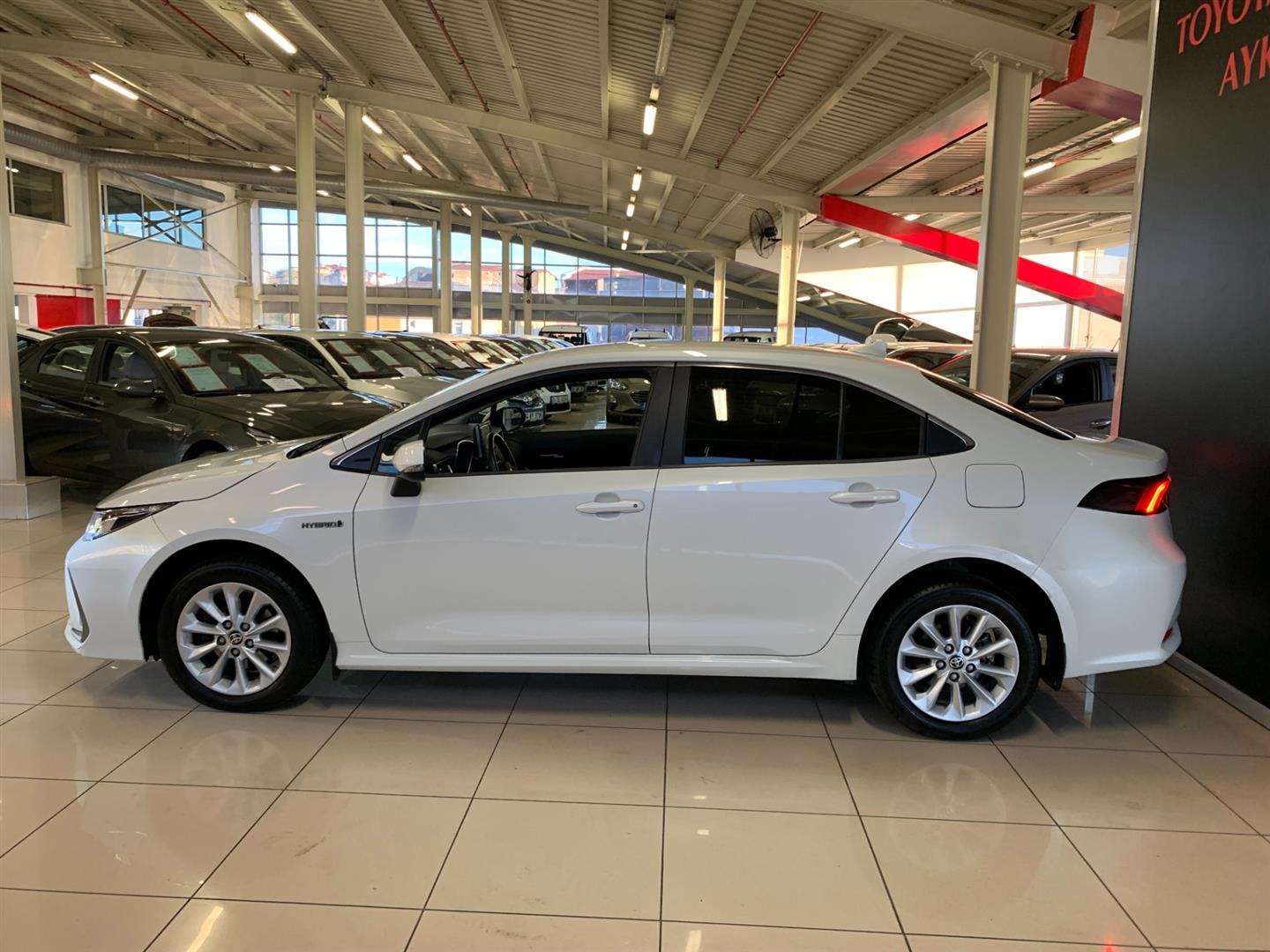 TOYOTA COROLLA / 1.8 HYBRID FLAME E-CVT Hybrit