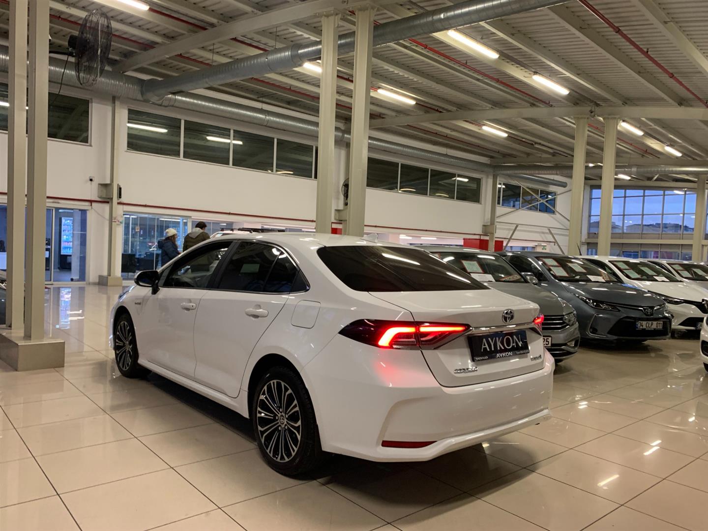 TOYOTA COROLLA / 1.8 HYBRID FLAME X-PACK E-CVT Hybrit