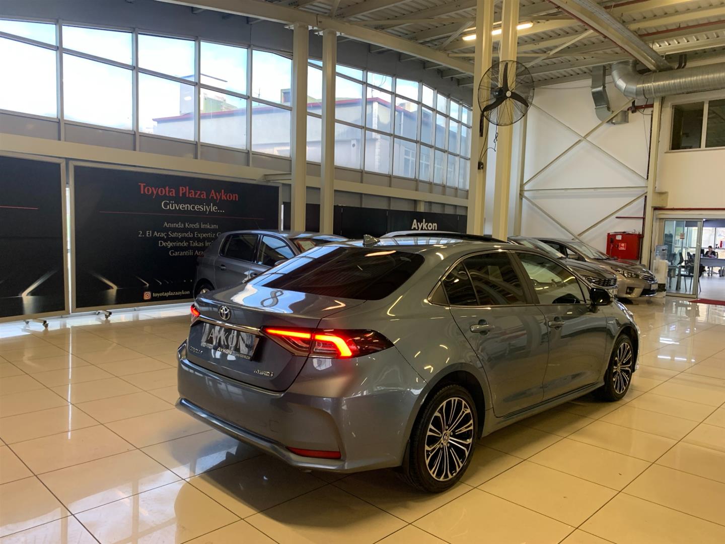 TOYOTA COROLLA / 1.8 HYBRID FLAME X-PACK E-CVT Hybrit