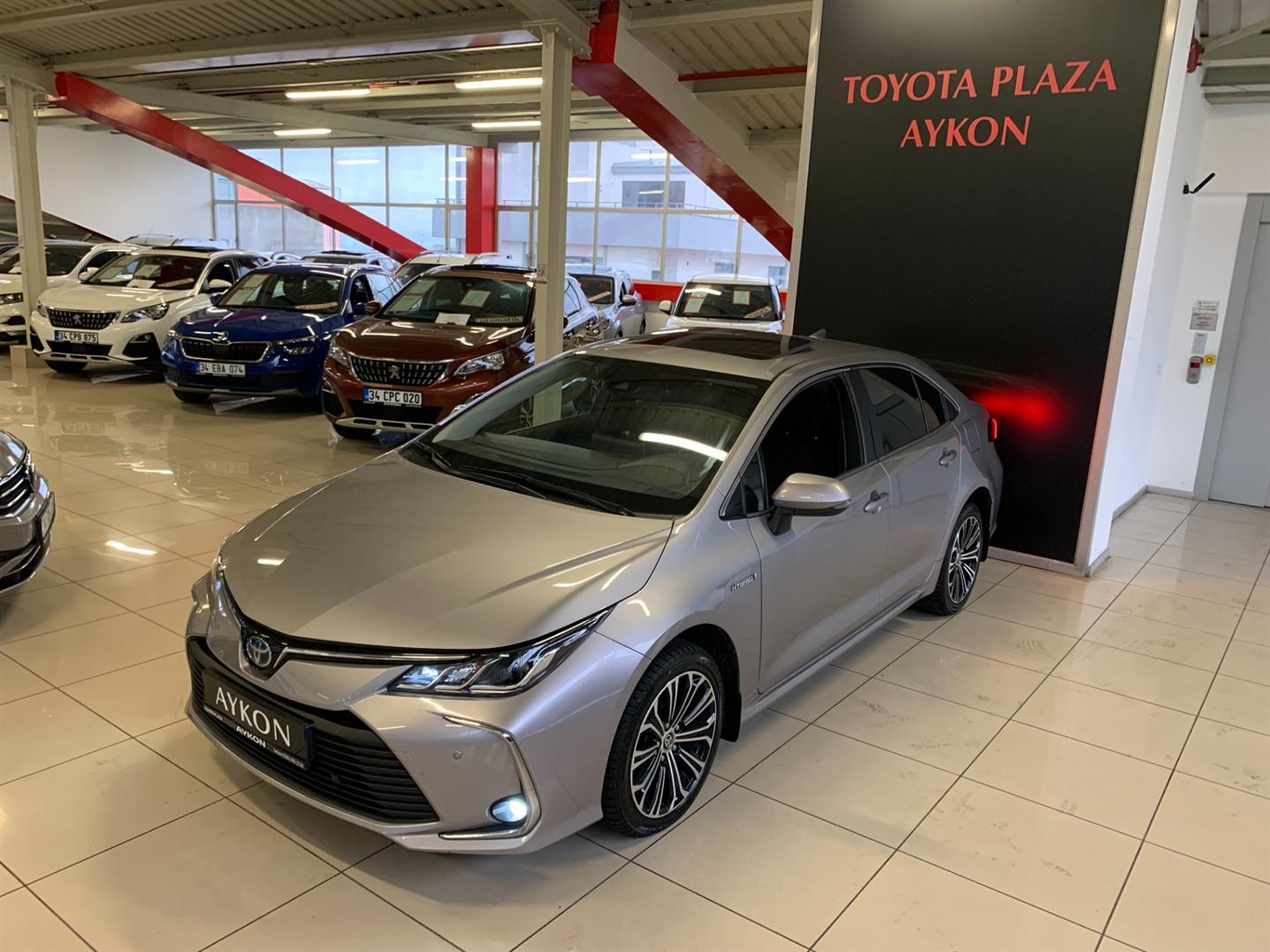 TOYOTA COROLLA / 1.8 HYBRID FLAME X-PACK E-CVT Hybrit