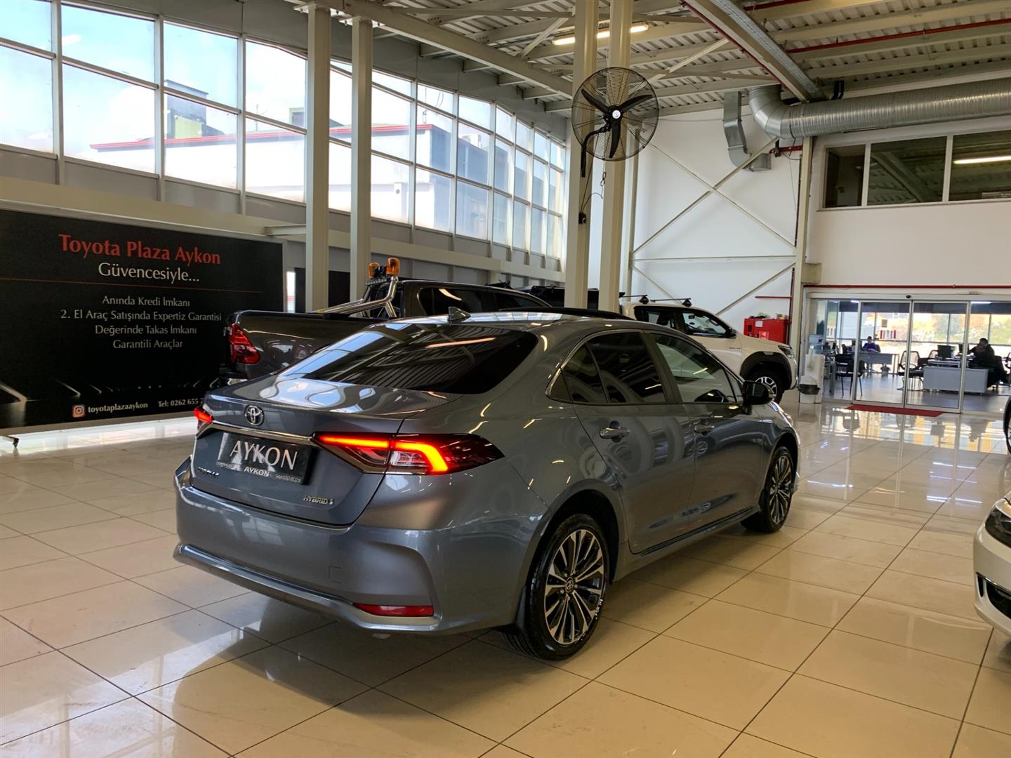 TOYOTA COROLLA / 1.8 HYBRID FLAME X-PACK E-CVT Hybrit