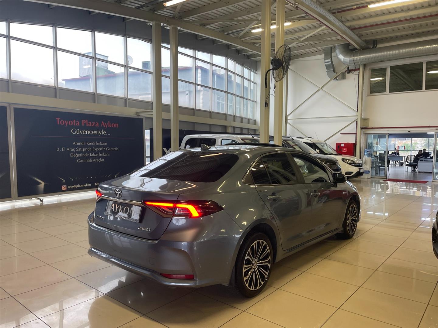 TOYOTA COROLLA / 1.8 HYBRID FLAME X-PACK E-CVT Hybrit