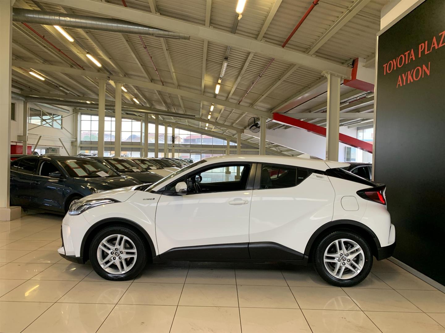 TOYOTA C-HR / 1.8 HYBRID 4*2 FLAME E-CVT Hybrit