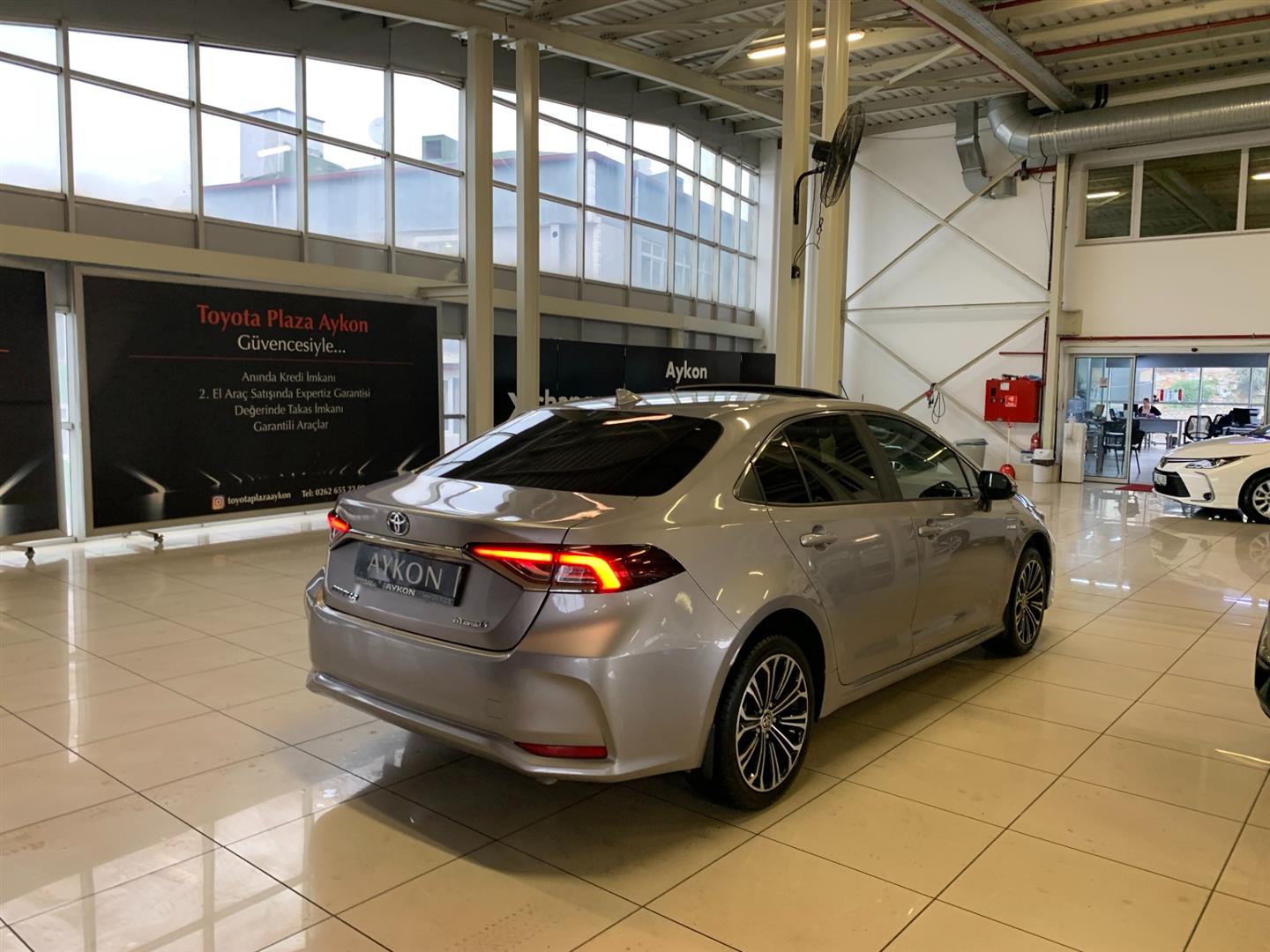 TOYOTA COROLLA / 1.8 HYBRID FLAME X-PACK E-CVT Hybrit