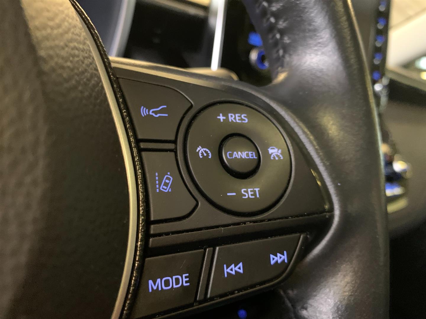 TOYOTA COROLLA / 1.8 HYBRID FLAME X-PACK E-CVT Hybrit