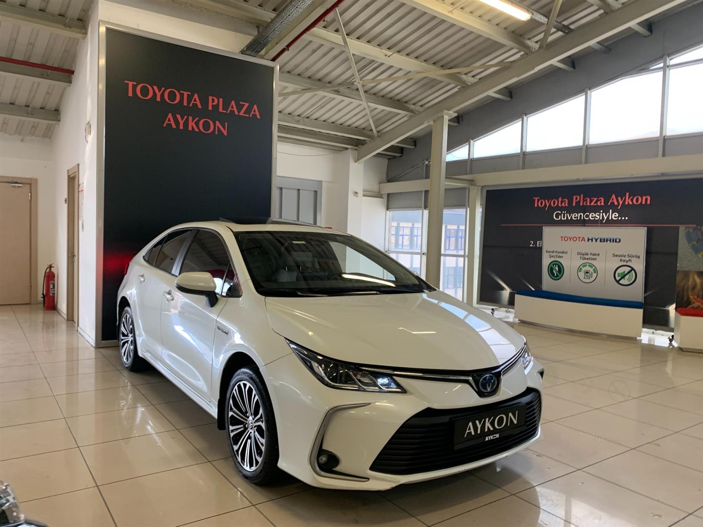 TOYOTA COROLLA / 1.8 HYBRID FLAME X-PACK E-CVT Hybrit