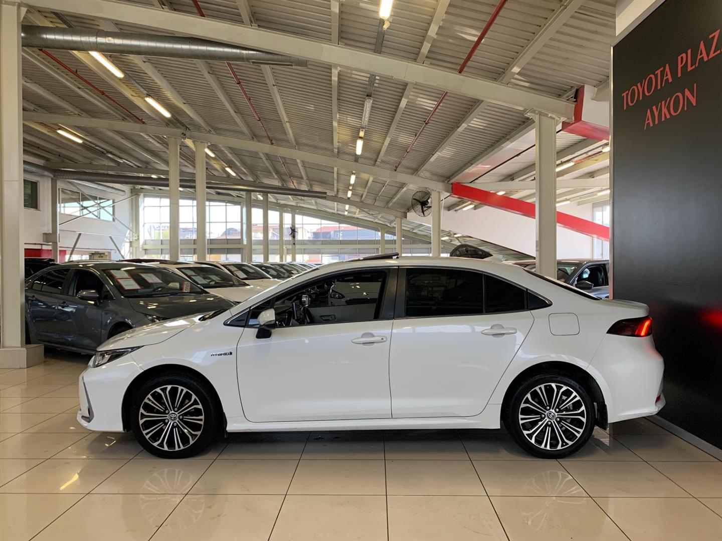 TOYOTA COROLLA / 1.8 HYBRID FLAME X-PACK E-CVT Hybrit