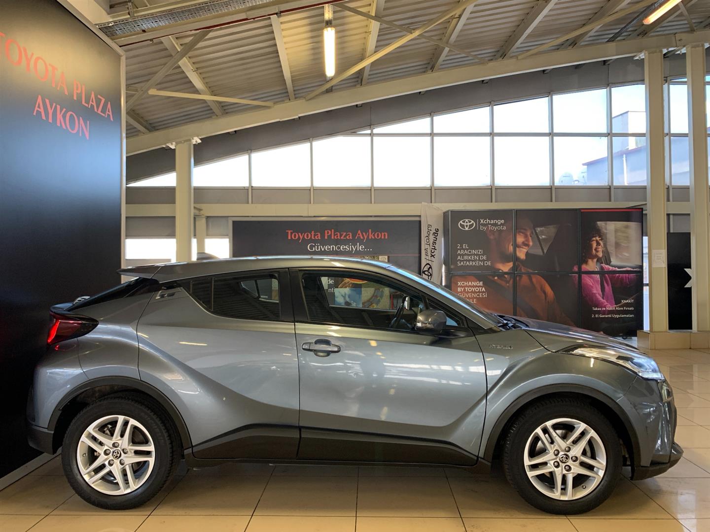 TOYOTA C-HR / 1.8 HYBRID 4*2 FLAME E-CVT Hybrit